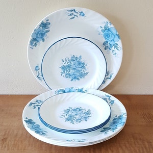Vintage Corelle Blue Velvet Dinnerware: 20 Piece Set & 2 Candlesticks ...
