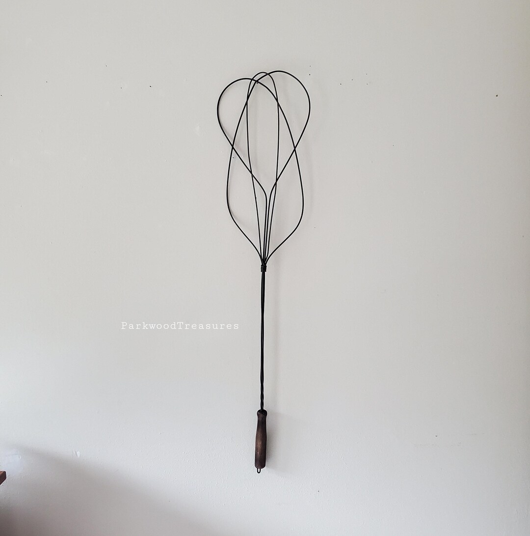 Antique Bat Wing Rug Beater 34" Wood Handle 1920s Johnson Carpet Beater ...