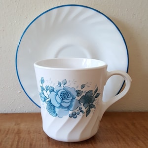 Vintage Corelle Blue Velvet Dinnerware: 20 Piece Set & 2 Candlesticks ...