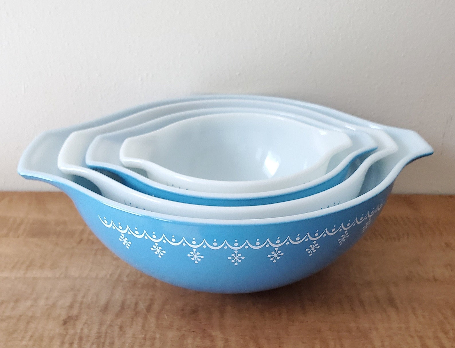 Vintage Pyrex Snowflake Blue Garland Cinderella Mixing Bowl Set of 4 ...