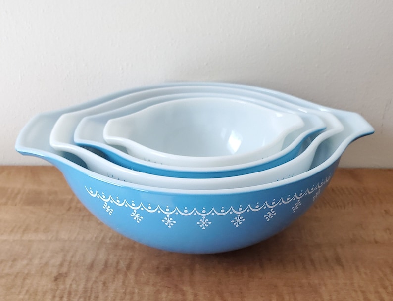 Vintage Pyrex Snowflake Blue Garland Cinderella Mixing Bowls | Etsy