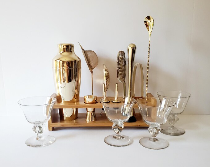 Vintage Martini Shaker, 4 Martini Glasses & Cocktail Shaker Accessories ...