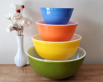 Vintage Pyrex Primary Color Mixing Bowls, Set of 4, Yellow, Green, Red ...