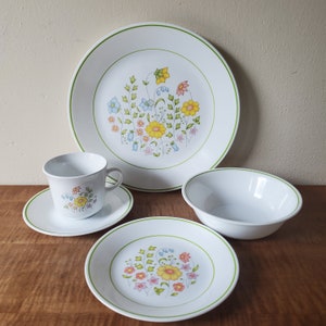 Vintage Corelle Spring Meadow Dinnerware 21 Piece Set for 4 - Etsy