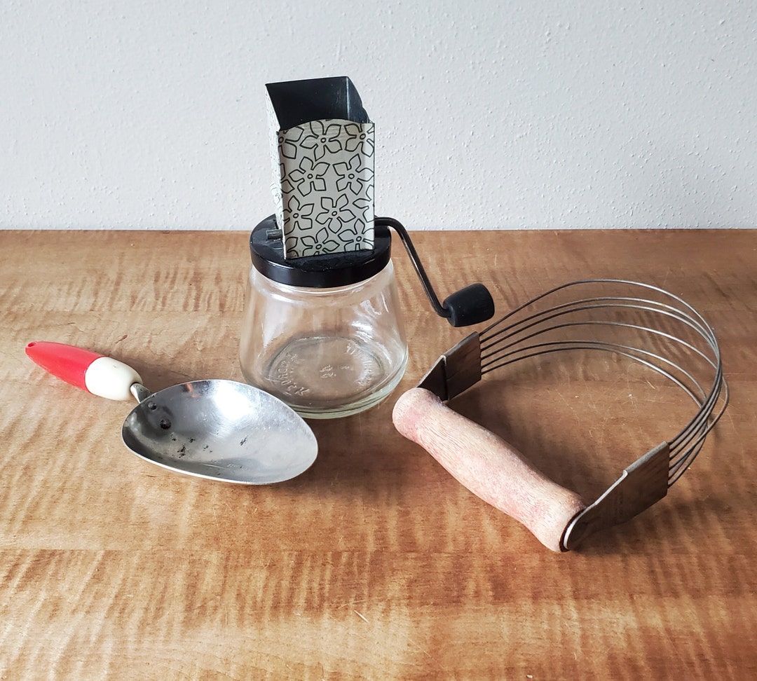 Vintage 1950's Androck Collection, Red Handle Pastry Cutter, Nutmeg ...