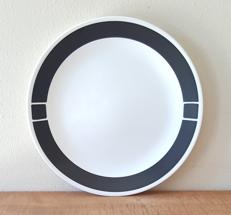 Vintage Corelle Urban Black Corelle Dinnerware 16 Piece Set /details in ...