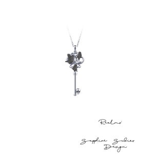 Realms Raven Skull Key Pendant Necklace - Etsy