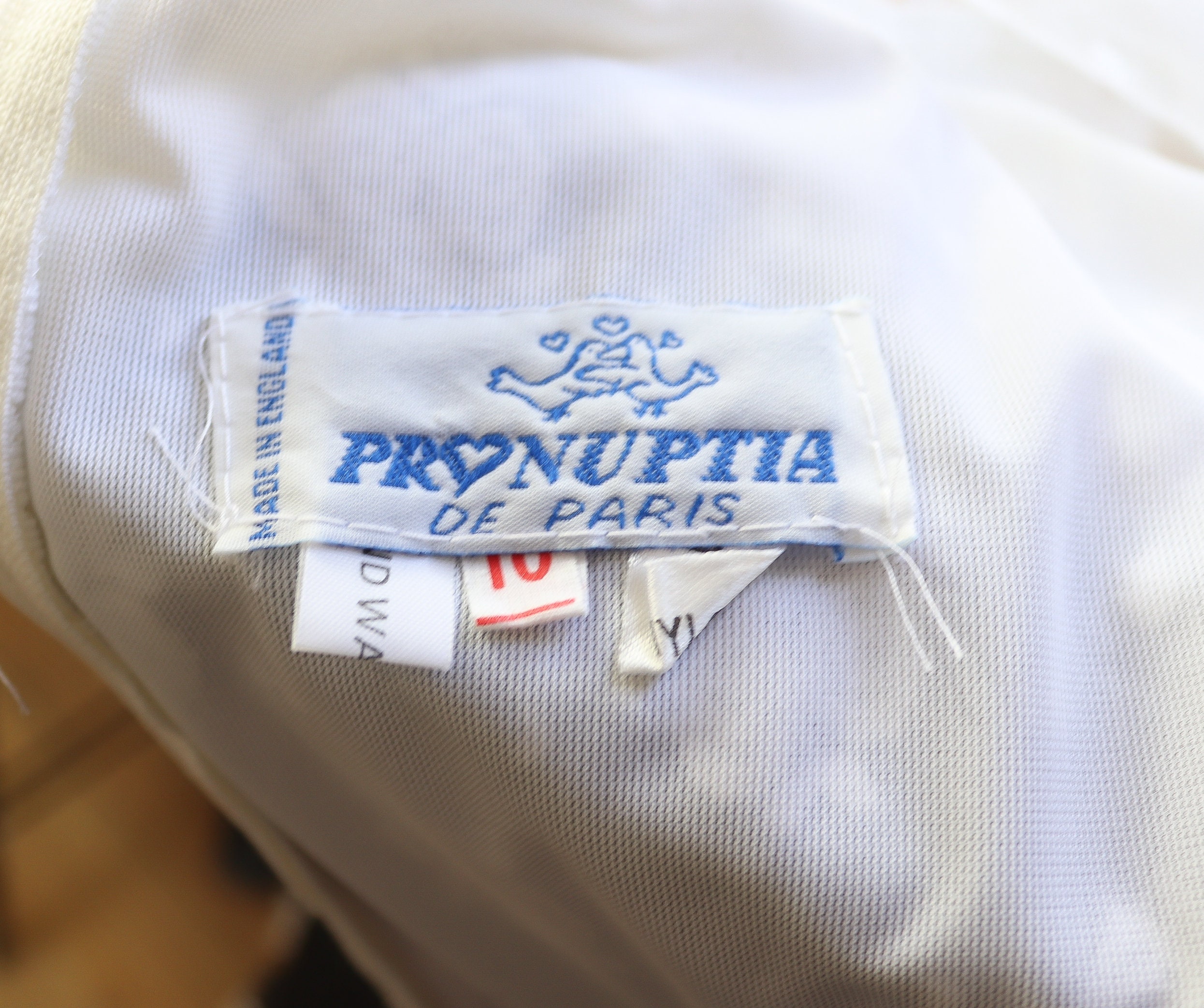 Vintage 1970s Wedding Dress - Label: Pronuptia - Floral Pattern - Size ...