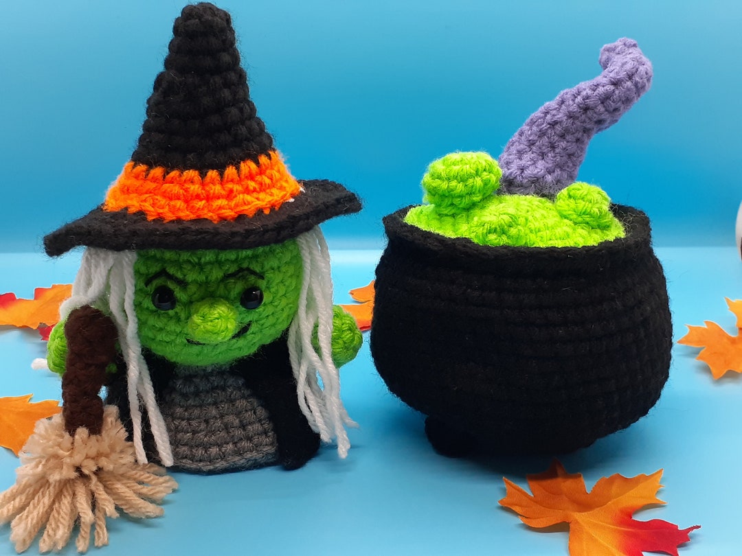 Wicked Witch and Bubbling Caldron, Scary Witch, Black Pot, Green Goo ...