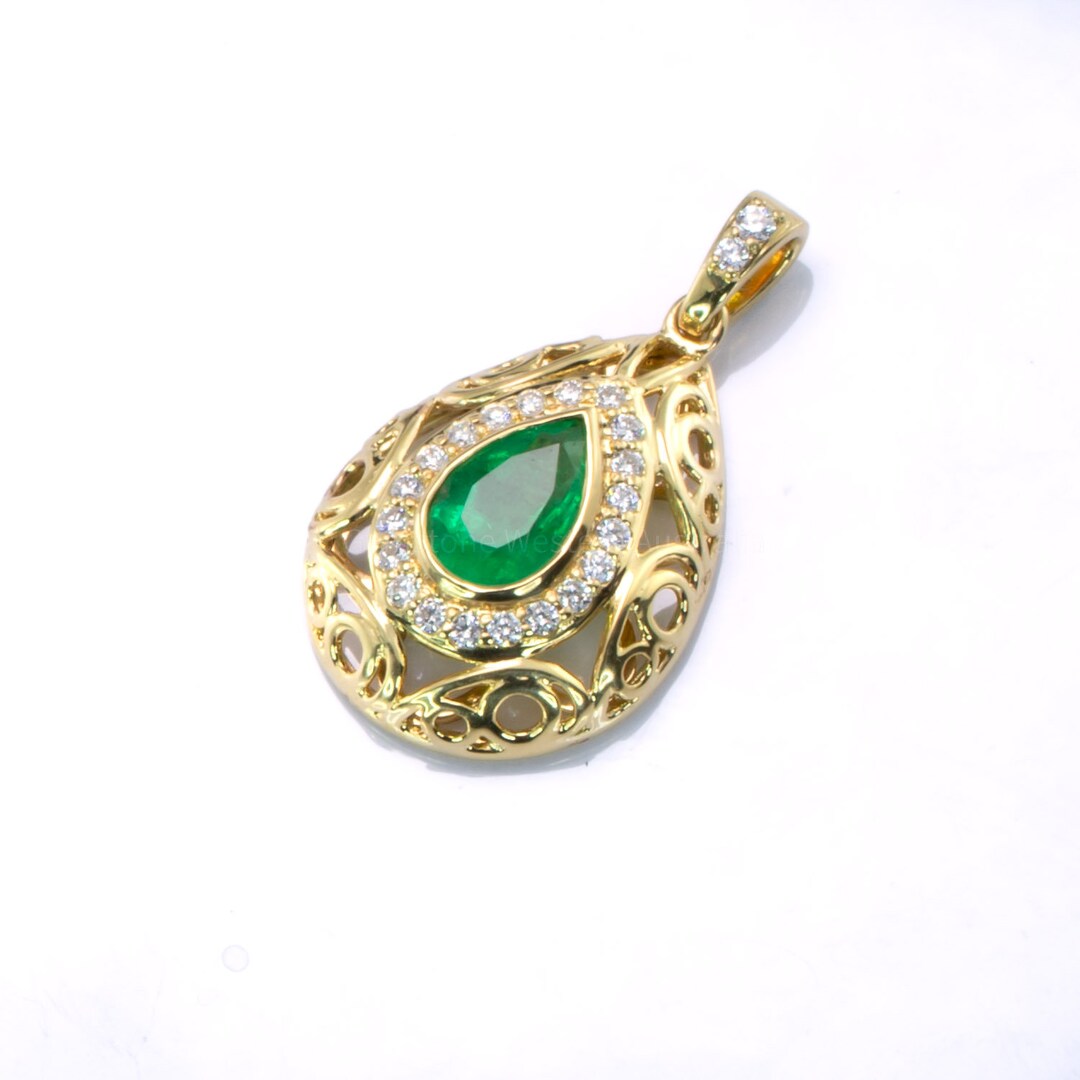 Teardrop Emerald Pendant Necklace in 18K Gold Pear Cut Colombian ...