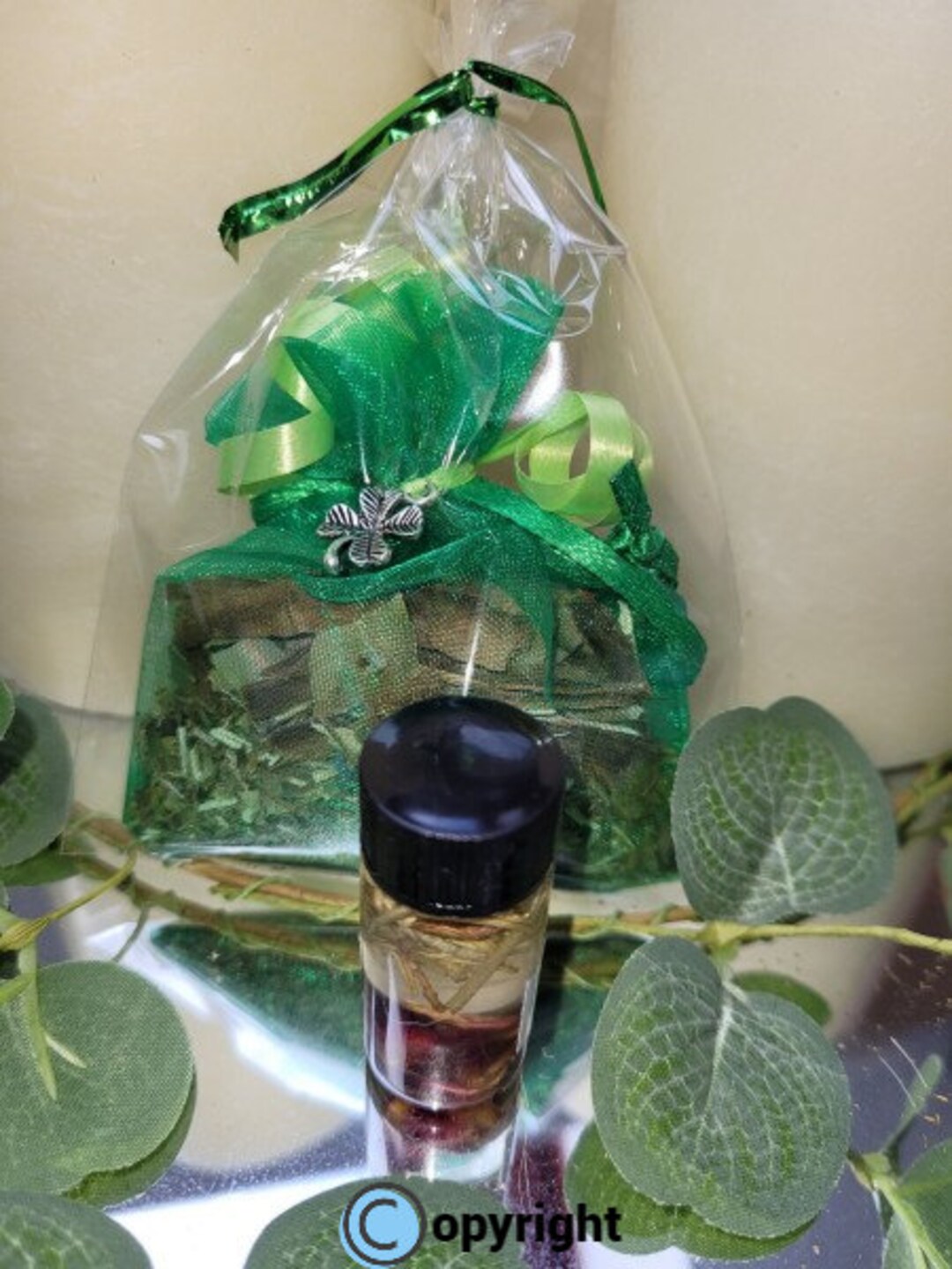 Prosperity sachet and oil blend - Etsy.de