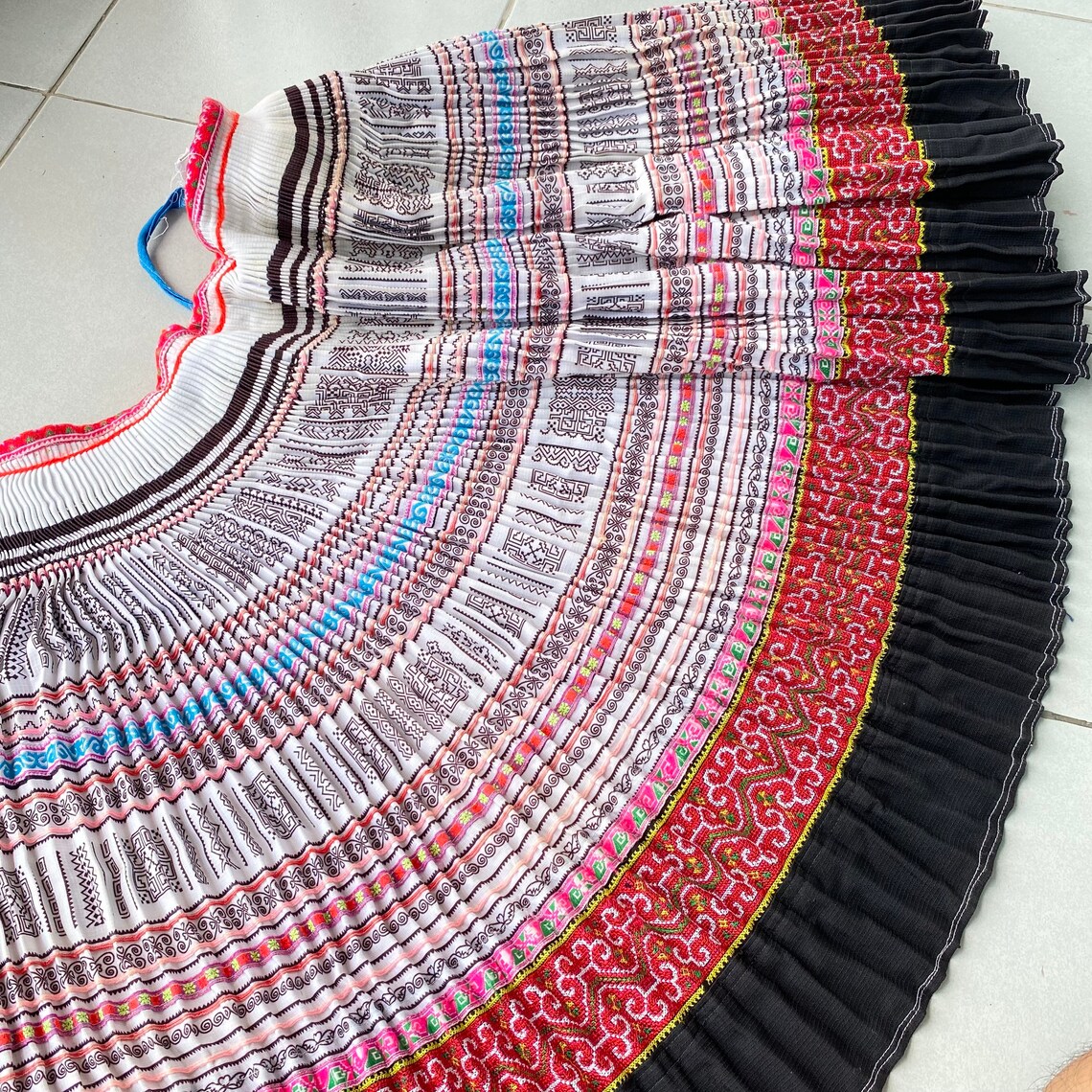 Vintage Hmong Hemp Batik Fabric: Embroidered Tribal Textile (500-600cm ...