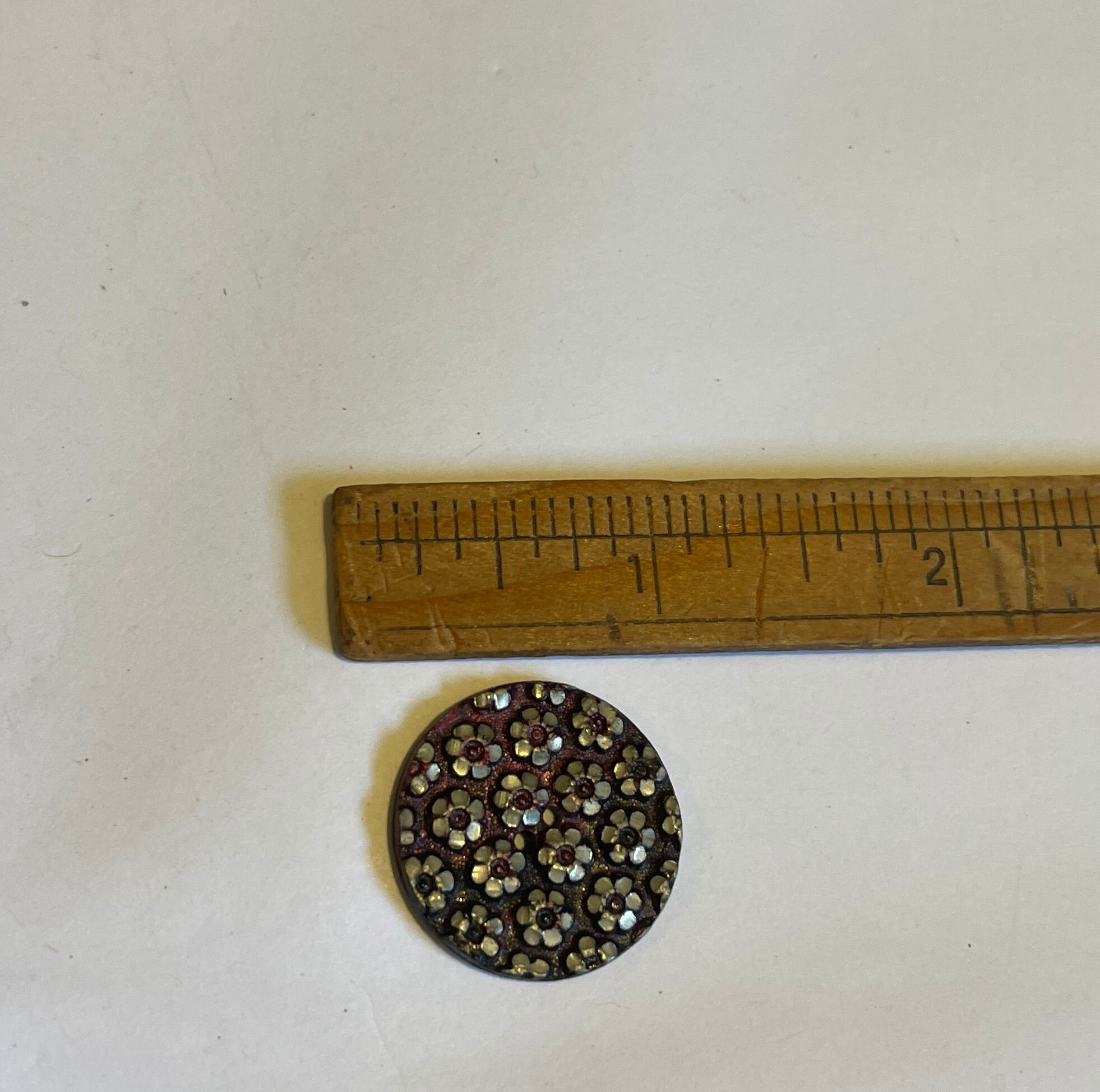 4 brite Cut Tinted Pewter Buttons - Etsy