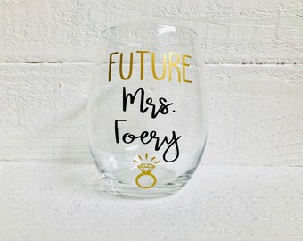 Personalized Future Mrs. and Lucky Mr. Wine Glass Set / Bride - Etsy