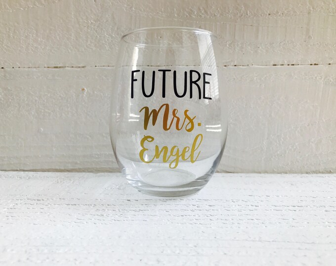 Personalized Future Mrs. and Lucky Mr. Wine Glass Set / Bride - Etsy