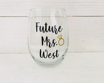Personalized Future Mrs. and Lucky Mr. Wine Glass Set / Bride - Etsy