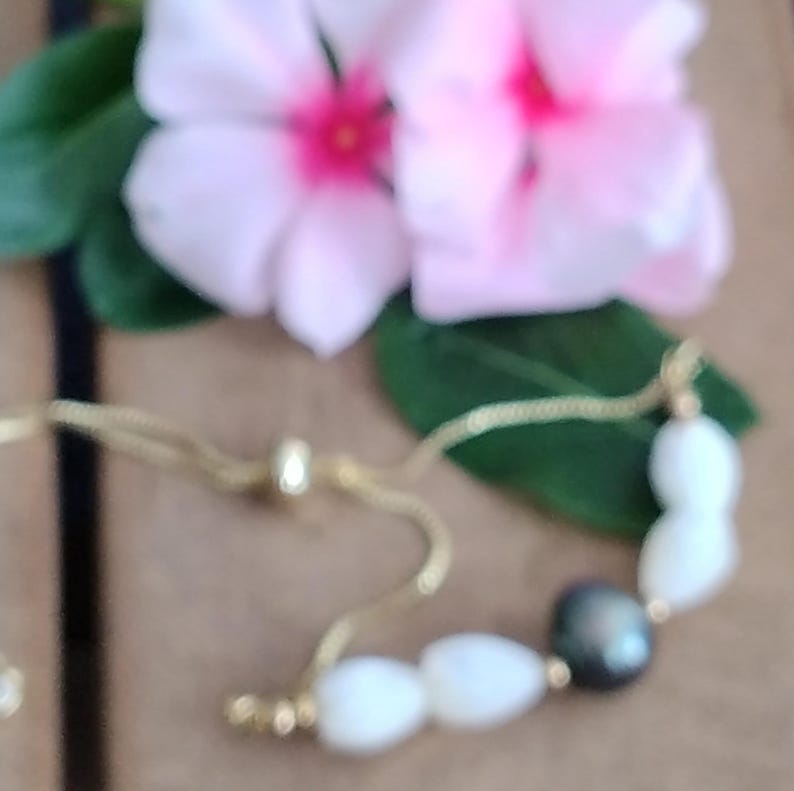 Pikake Flower Bracelet, Peacock Pearl, Gold Filled, Adjustable - Etsy