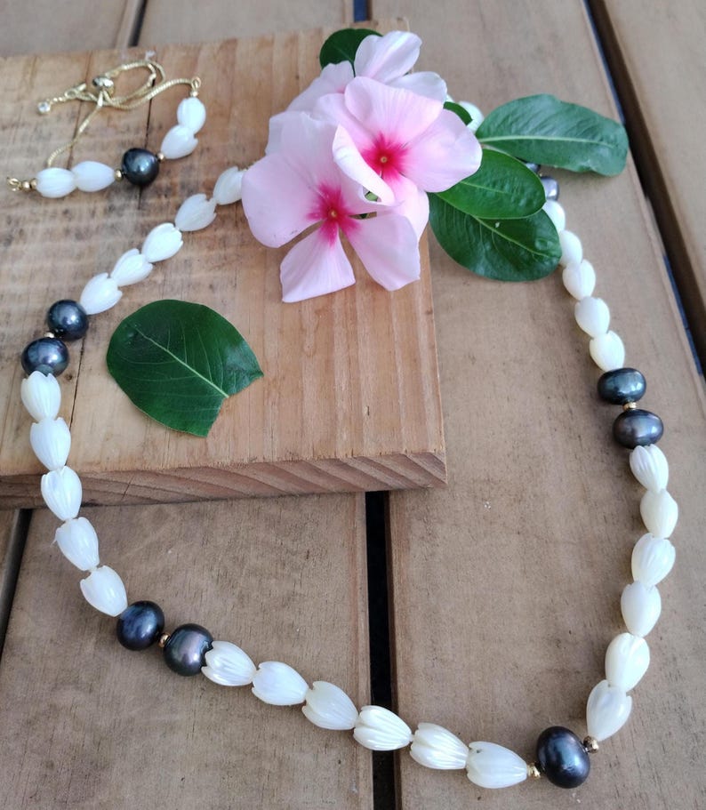 Pikake Flower Bracelet, Peacock Pearl, Gold Filled, Adjustable - Etsy