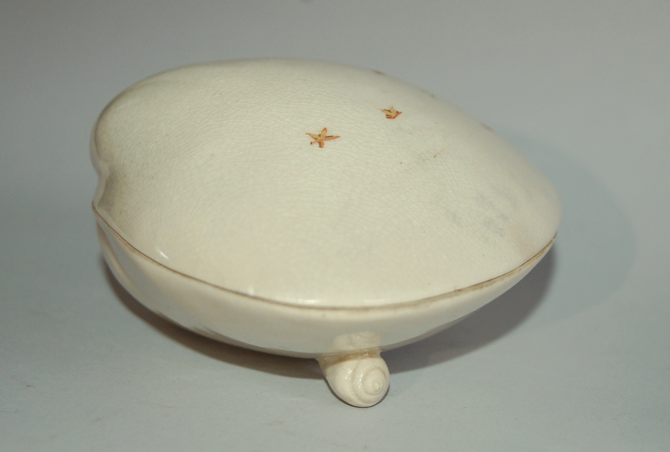 Box in Shape of Clam Shell, by Gyokumeizan, Satsuma Ceramic Ware ...