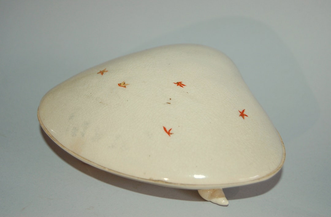 Box in Shape of Clam Shell by Gyokumeizan Satsuma Ceramic - Etsy