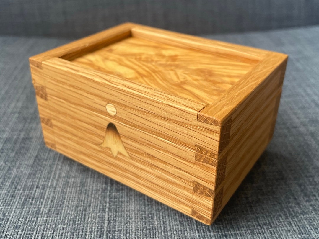 Small Wooden Keepsake Box, Book-matched Grain, Jewellery Box, Gift Box ...