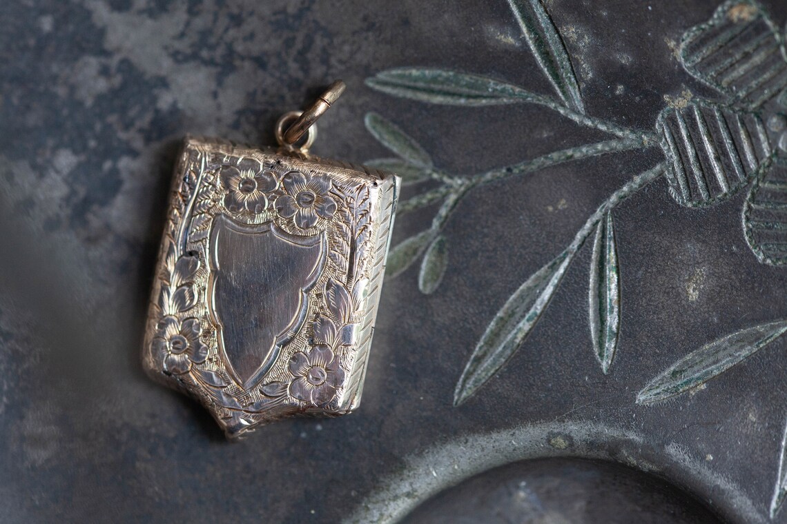 Georgian Gold Chased Locket, Antique Crest Shaped Gold Locket, Georgian ...