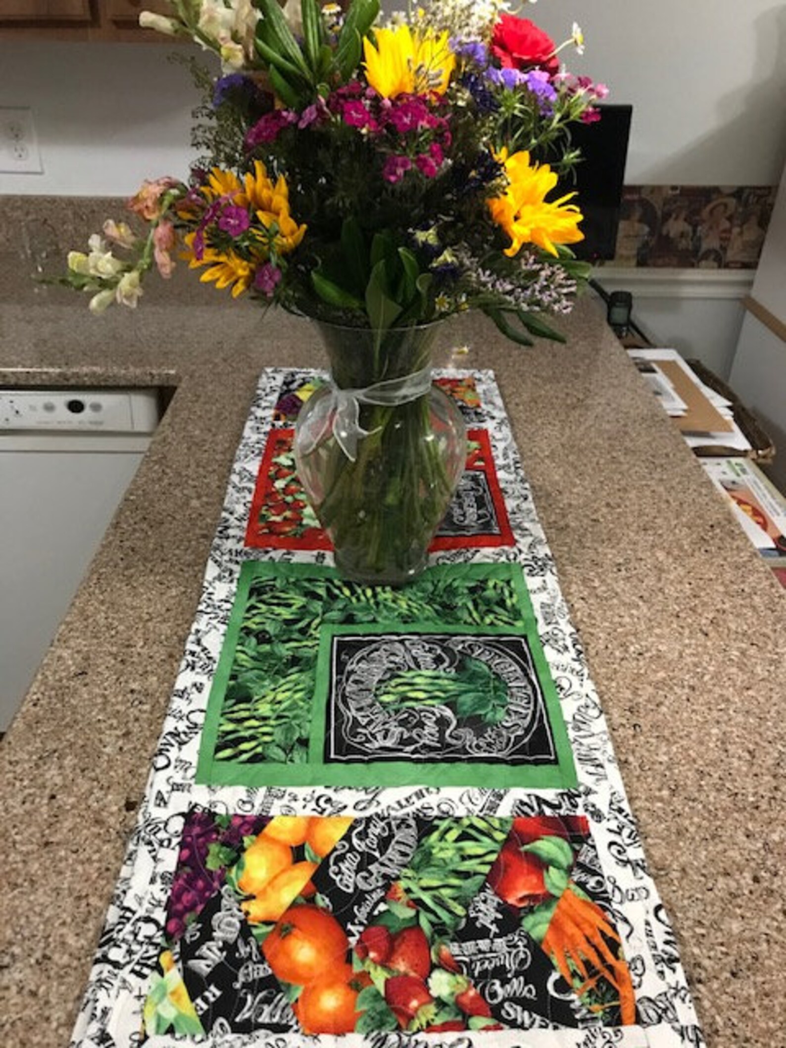 Farmers Market Tablerunner - Etsy