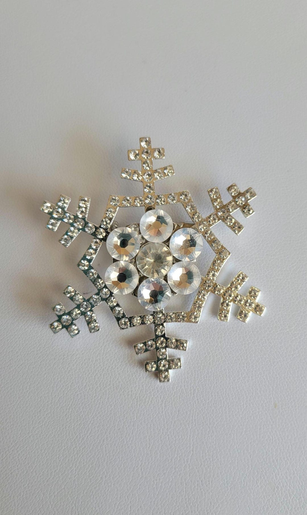 Pin/ornament Silver-tone White Sparkled Swarovski Crystal (x-lrg ...
