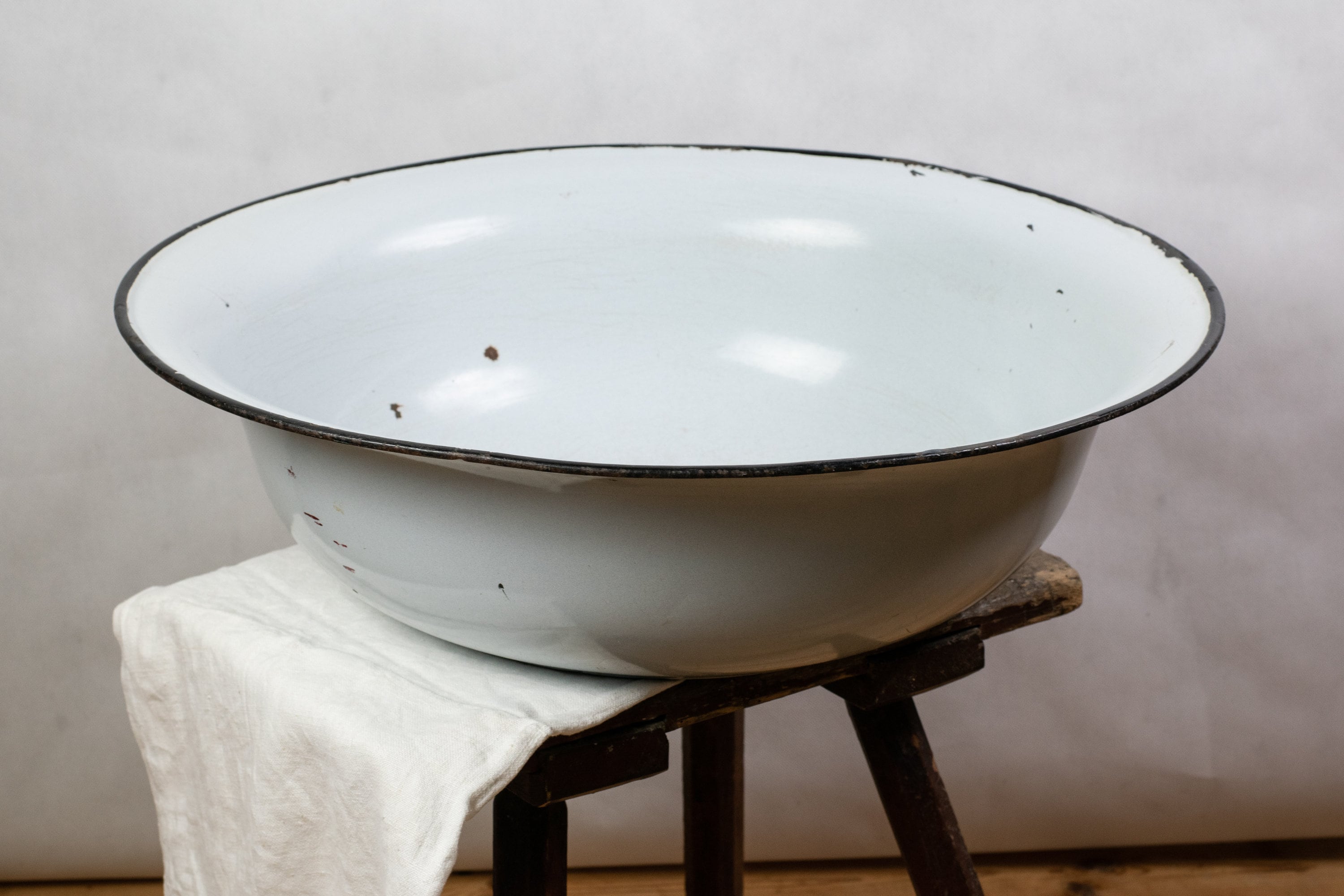 Enamel Wash Basin