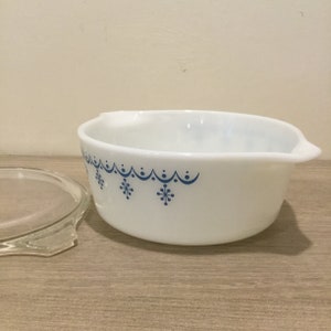 Vintage 1970s Snowflake Garland Pyrex With Lid White Background Blue ...