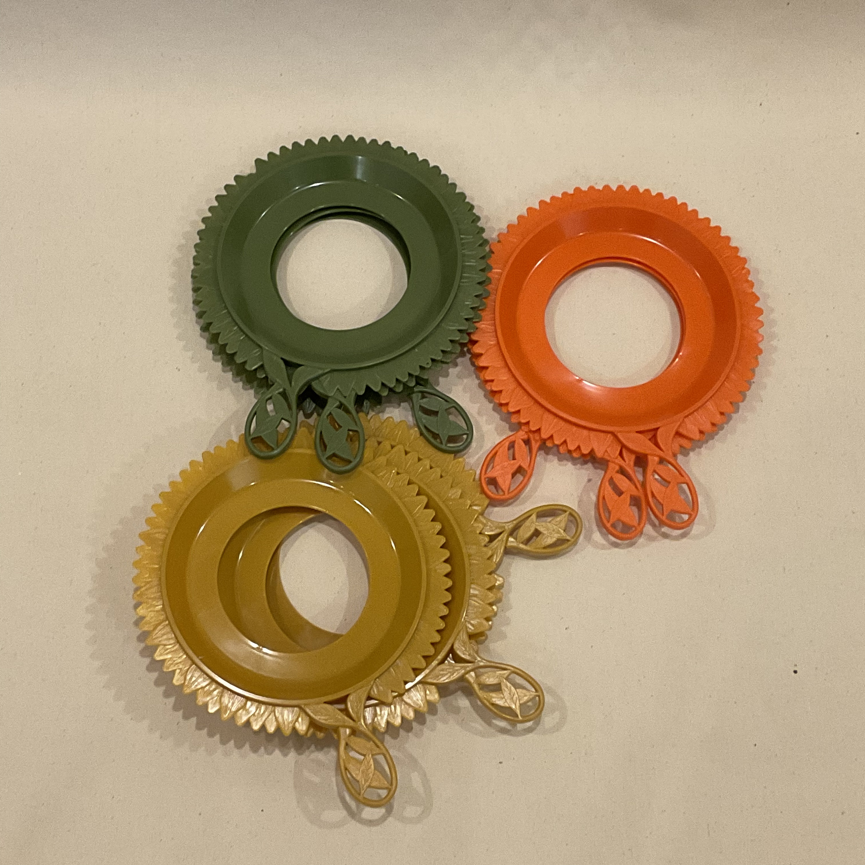 Vintage Plate-mate Paper Plate Holders: Avocado, Orange & Gold - Set of ...