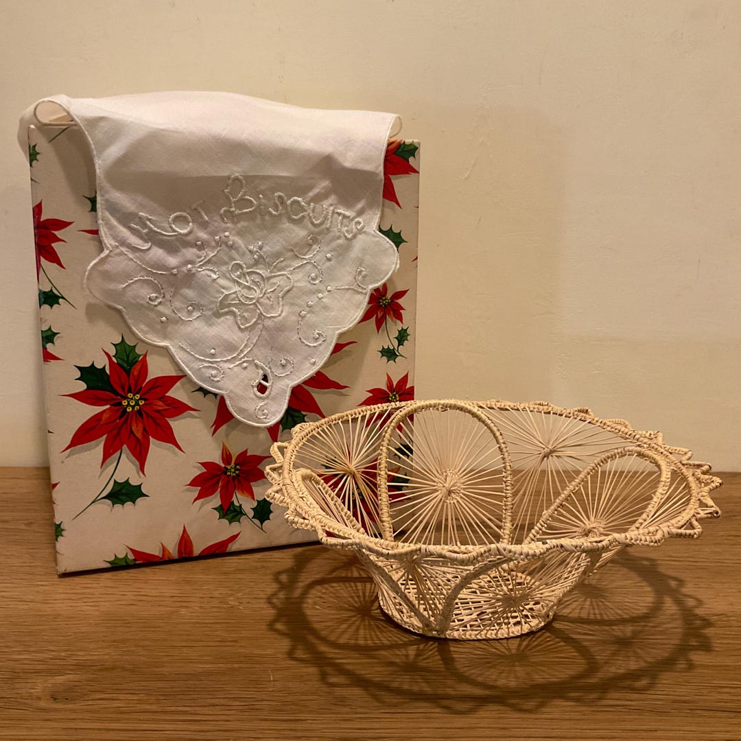 Hot Biscuit Basket With Linen Liner With Gift Box Vintage Hot Roll ...