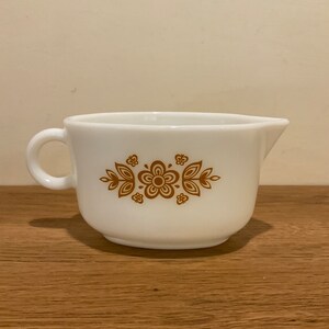 Vintage Pyrex Corelle Gravy Boat on Dish in Butterfly Gold Pattern 77-8 ...
