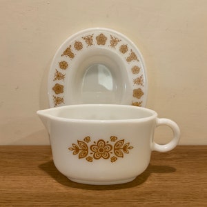 Vintage Pyrex Corelle Gravy Boat on Dish in Butterfly Gold Pattern 77-8 ...