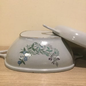 Vintage Enameled Cast Iron Dutch Oven in Gray With Wildflower Motif ...