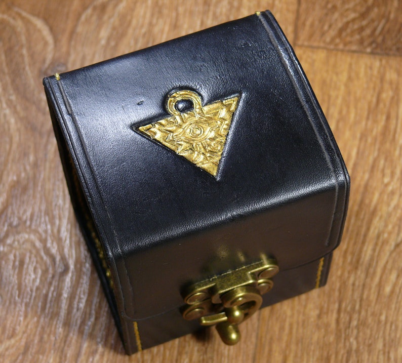 Leather MTG Deck Box: Handmade Card Case for 100 Sleeved Cards - Etsy