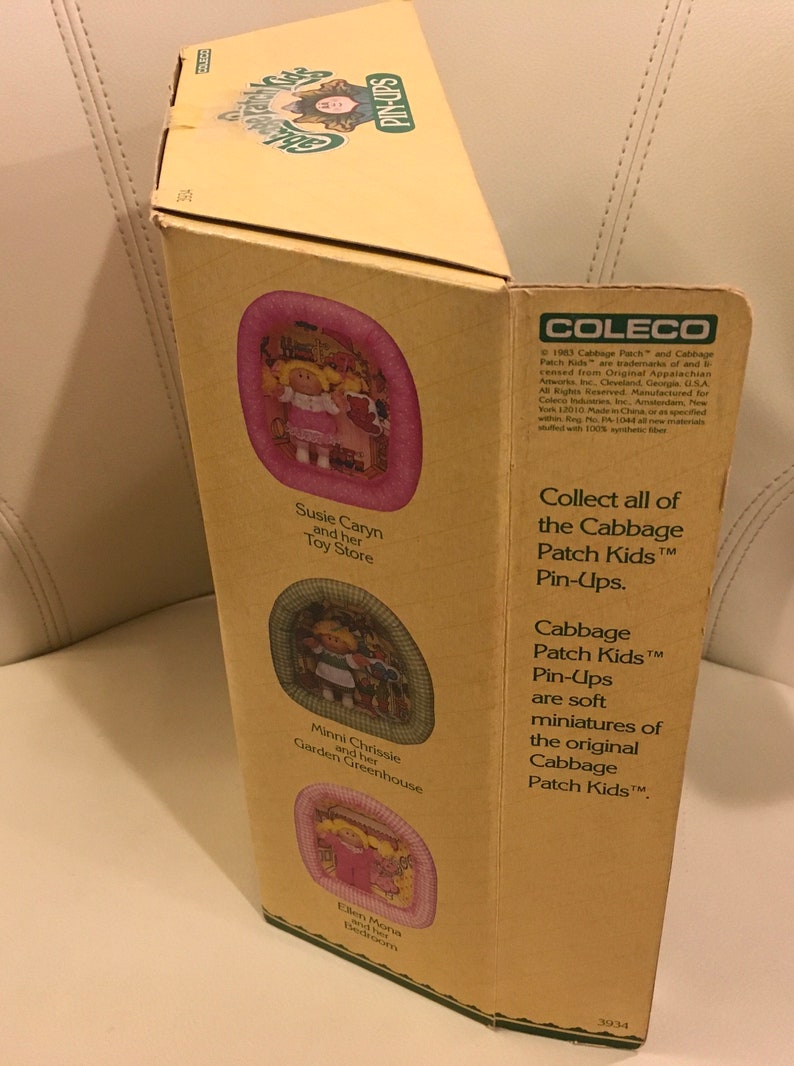 1983 Cabbage Patch Kids Pin-ups Minni Chrissie & Her Garden Greenhouse ...