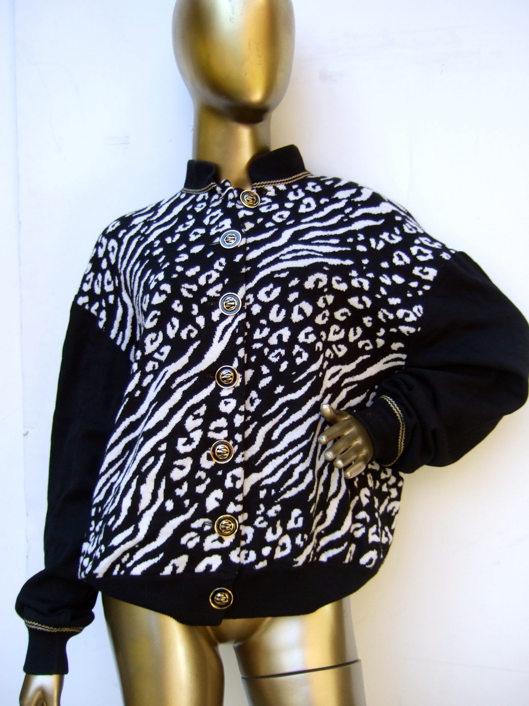 ST JOHN Collection Marie Gray Gilt Button Boxy Knit Cardigan C 1990s ...