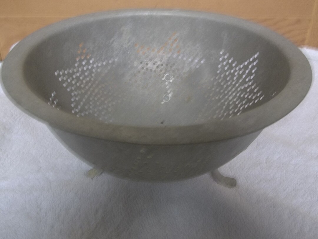 Vintage No Handle 10" Colander - Etsy