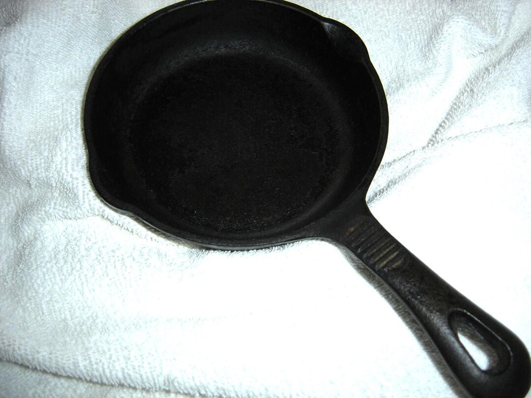 Vintage Benjamin Medwin 6 1/2" Cast Iron Skillet - Etsy