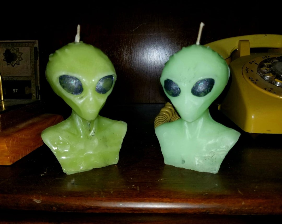 Alien Bust Candle - Etsy