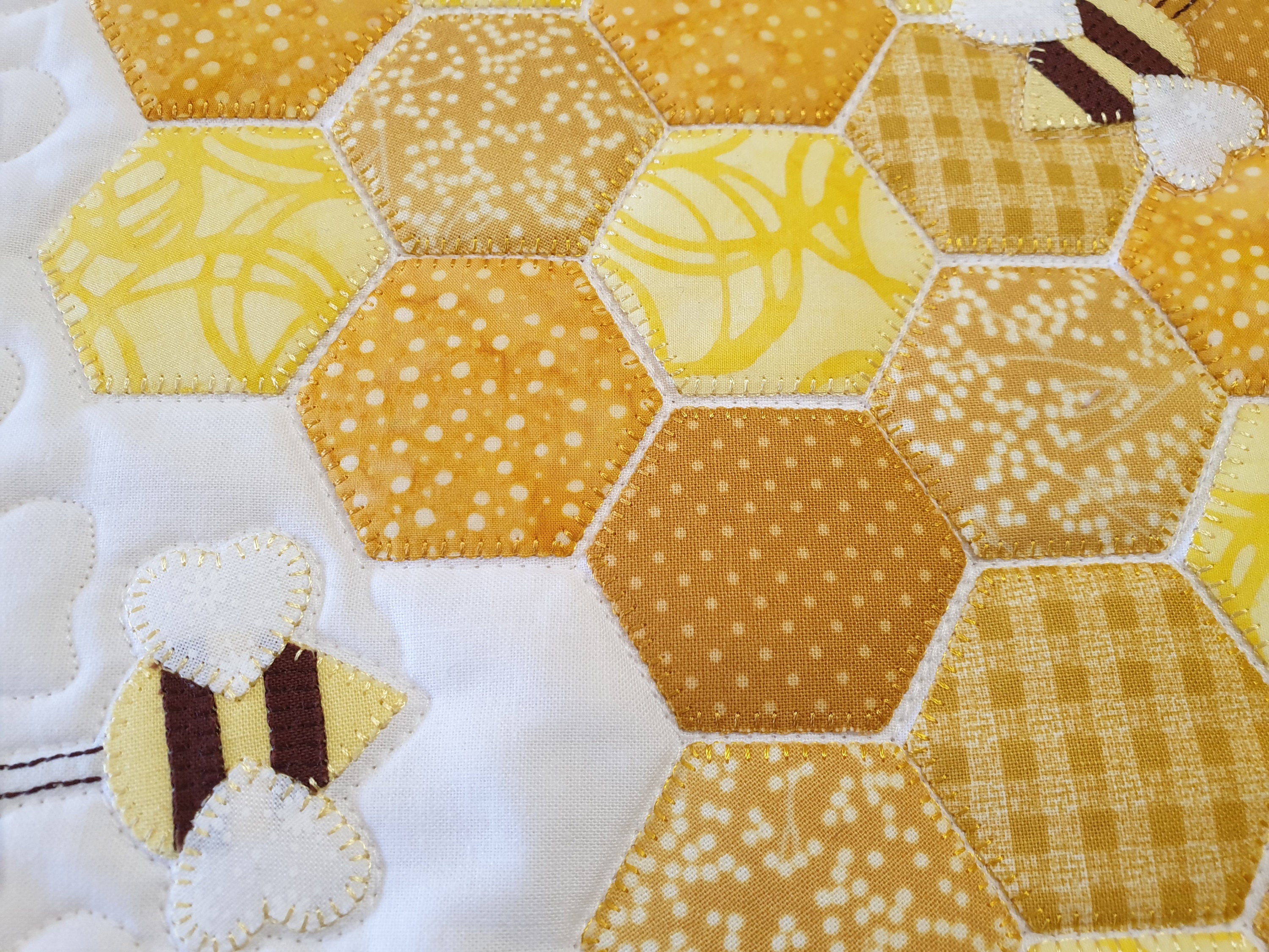 PDF Pattern Buzzy Bees Quilted Table Topper Digital PDF | Etsy