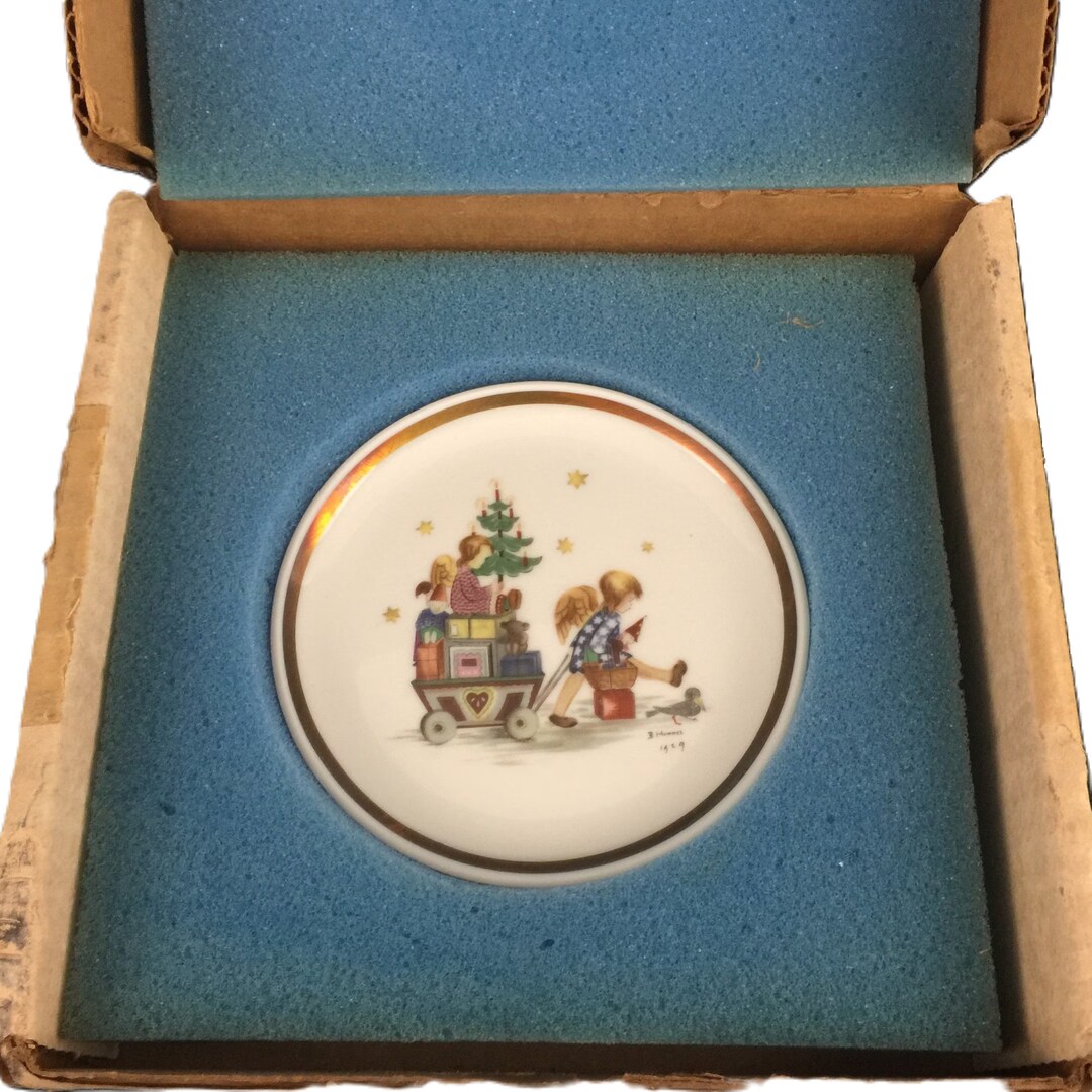 Berta Hummel Miniature Collector Plate Parade Into Toyland New England ...