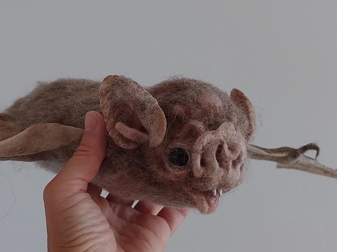 Realistic Vampire Bat Sculpture, Halloween Party Decoration, Spooky ...