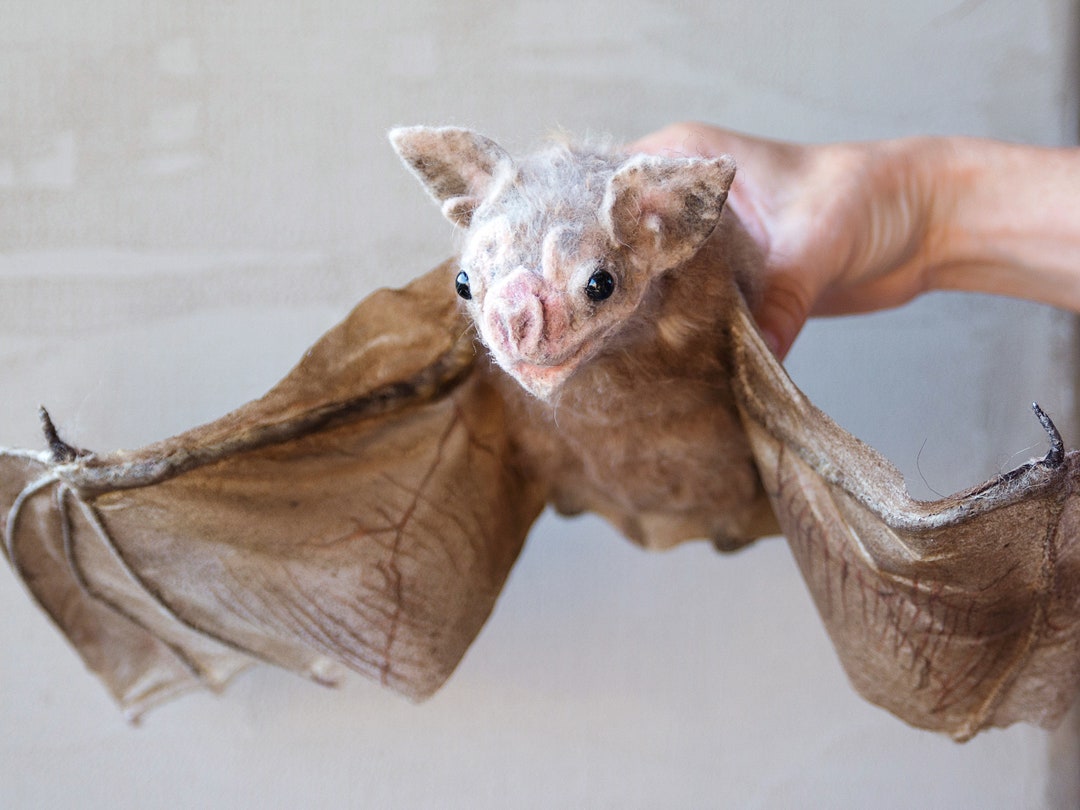 Realistic Vampire Bat Sculpture, Halloween Party Decoration, Spooky ...
