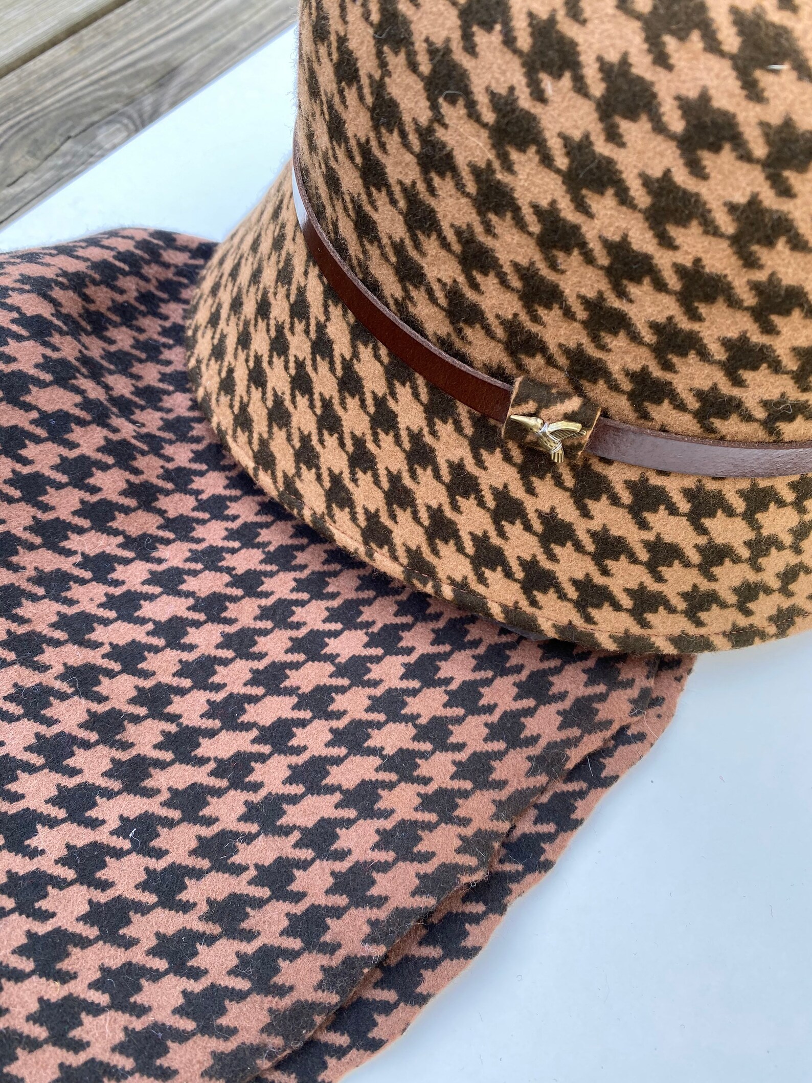 Brown Houndstooth Pattern, Flapper Style, Cloche Hat, Women's 1920's ...