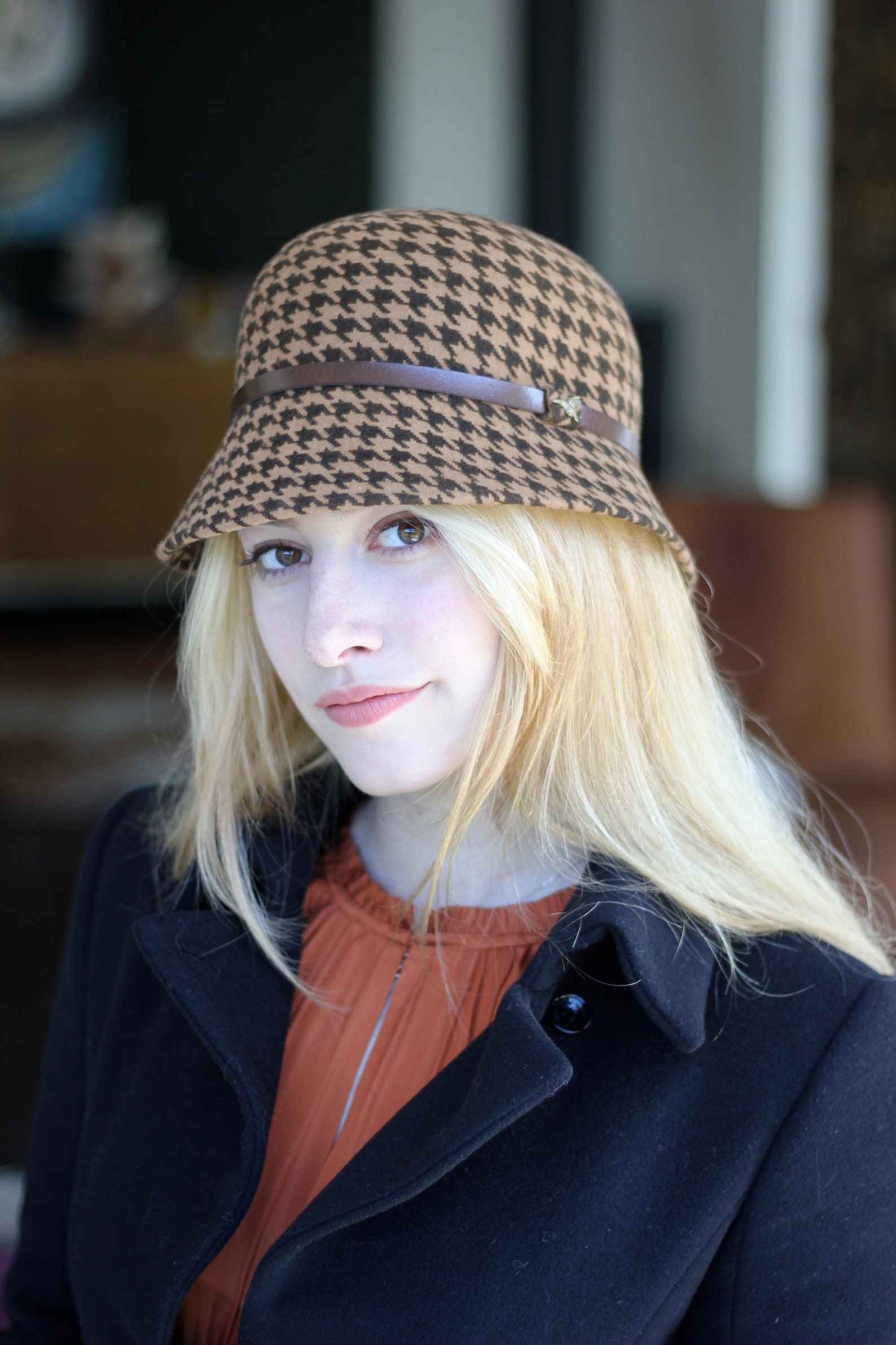 Brown Houndstooth Pattern, Flapper Style, Cloche Hat, Women's 1920's ...