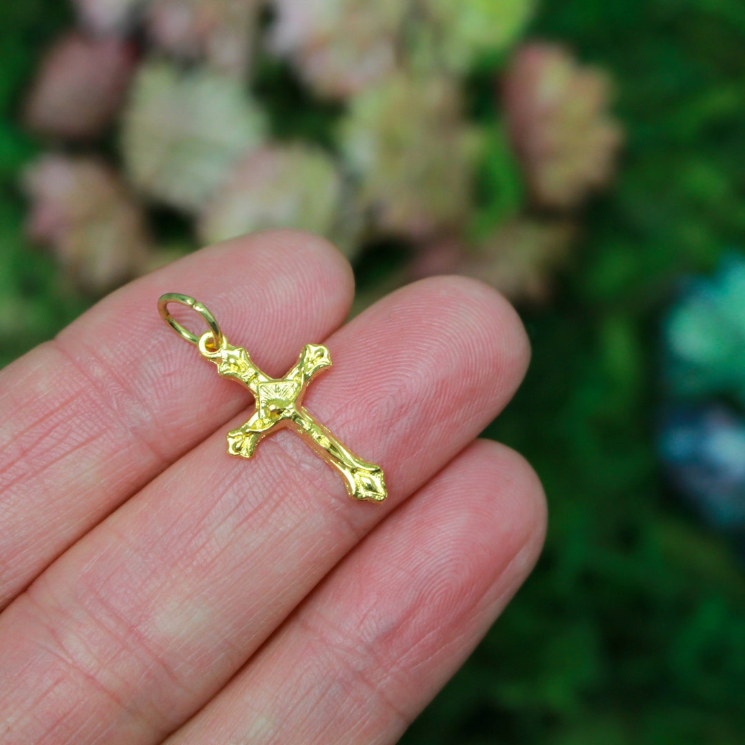 Small Gold Flared Crucifix Cross Pendant 13/16 Long, Made in Italy - Etsy