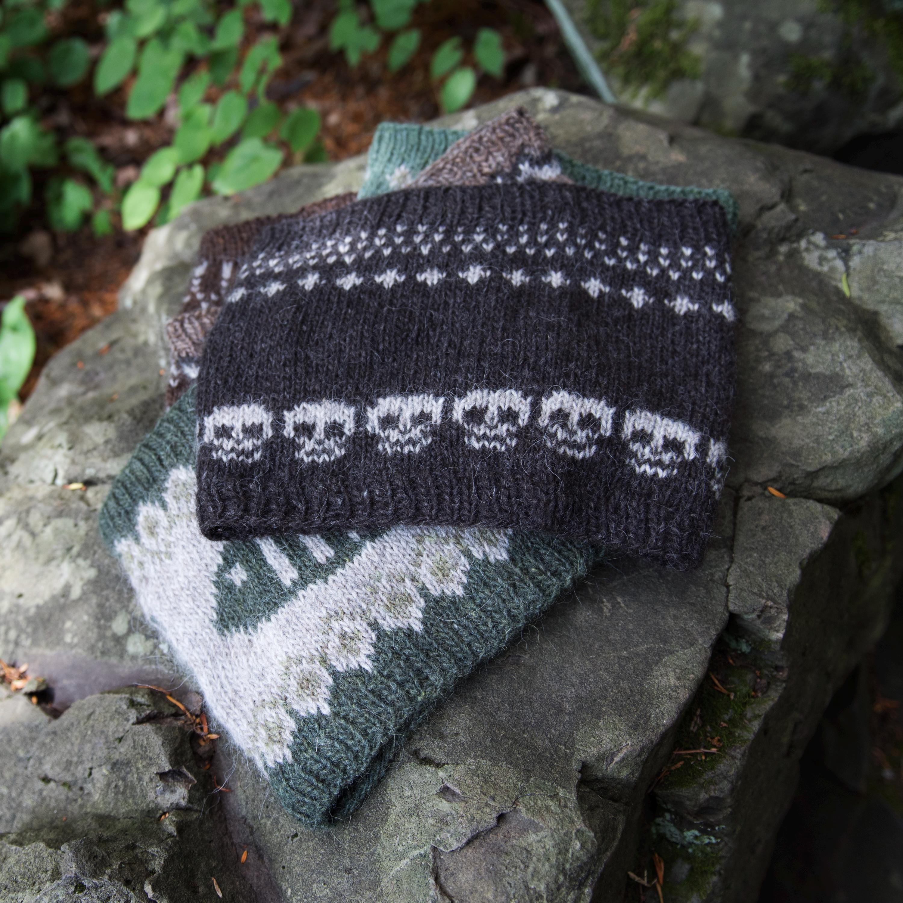 Skull Cowl Knitting Pattern, Fair Isle Skull Snood, Gothic Colorwork ...