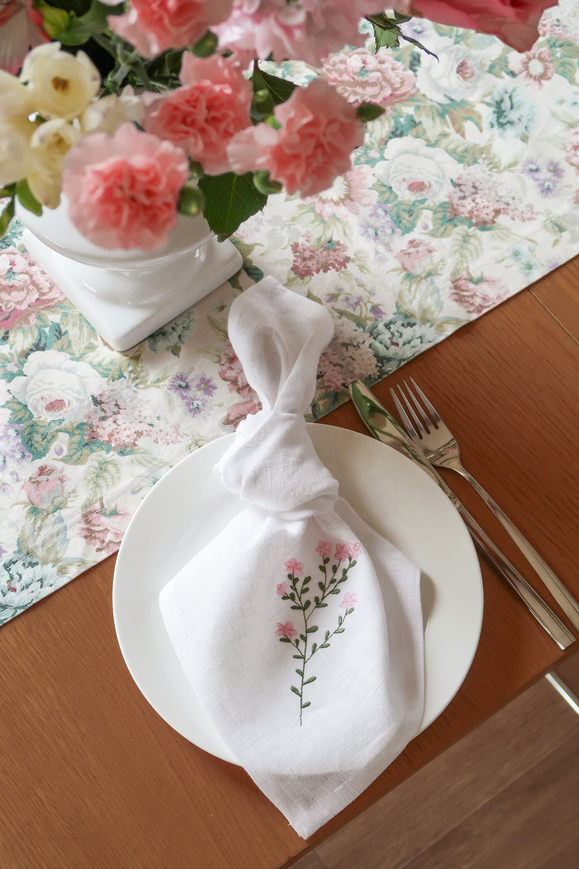 Teacher Appreciation Gift White Wedding Floral Embroidered Linen Dinner ...